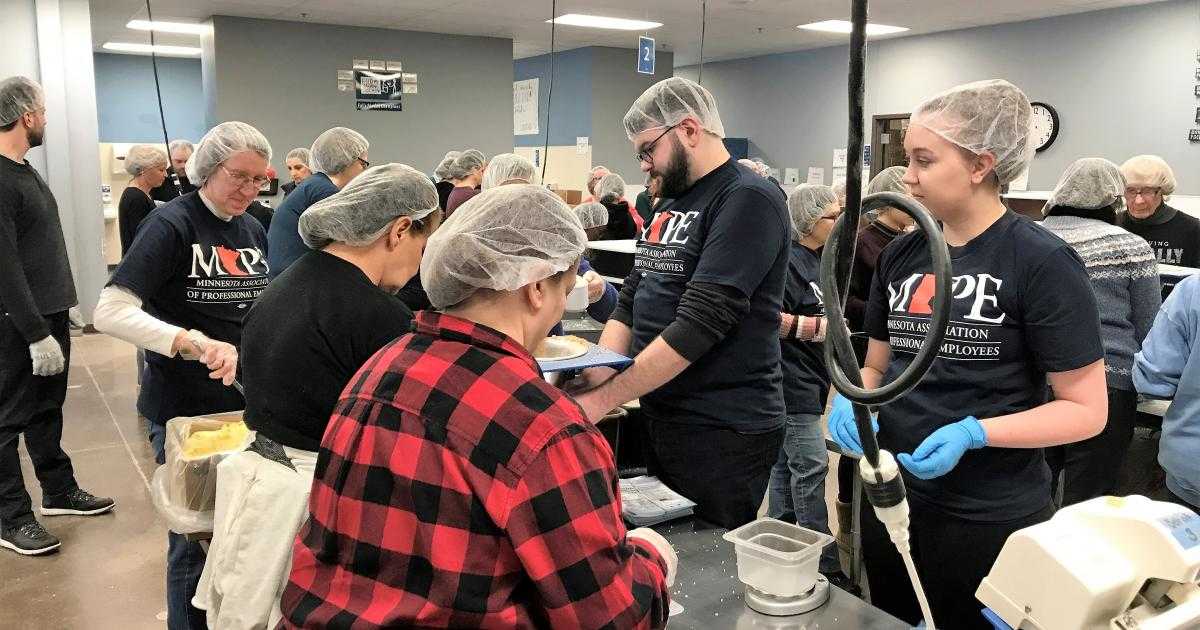 Local 2101 helps feed 30,000 children | Minnesota Association of ...